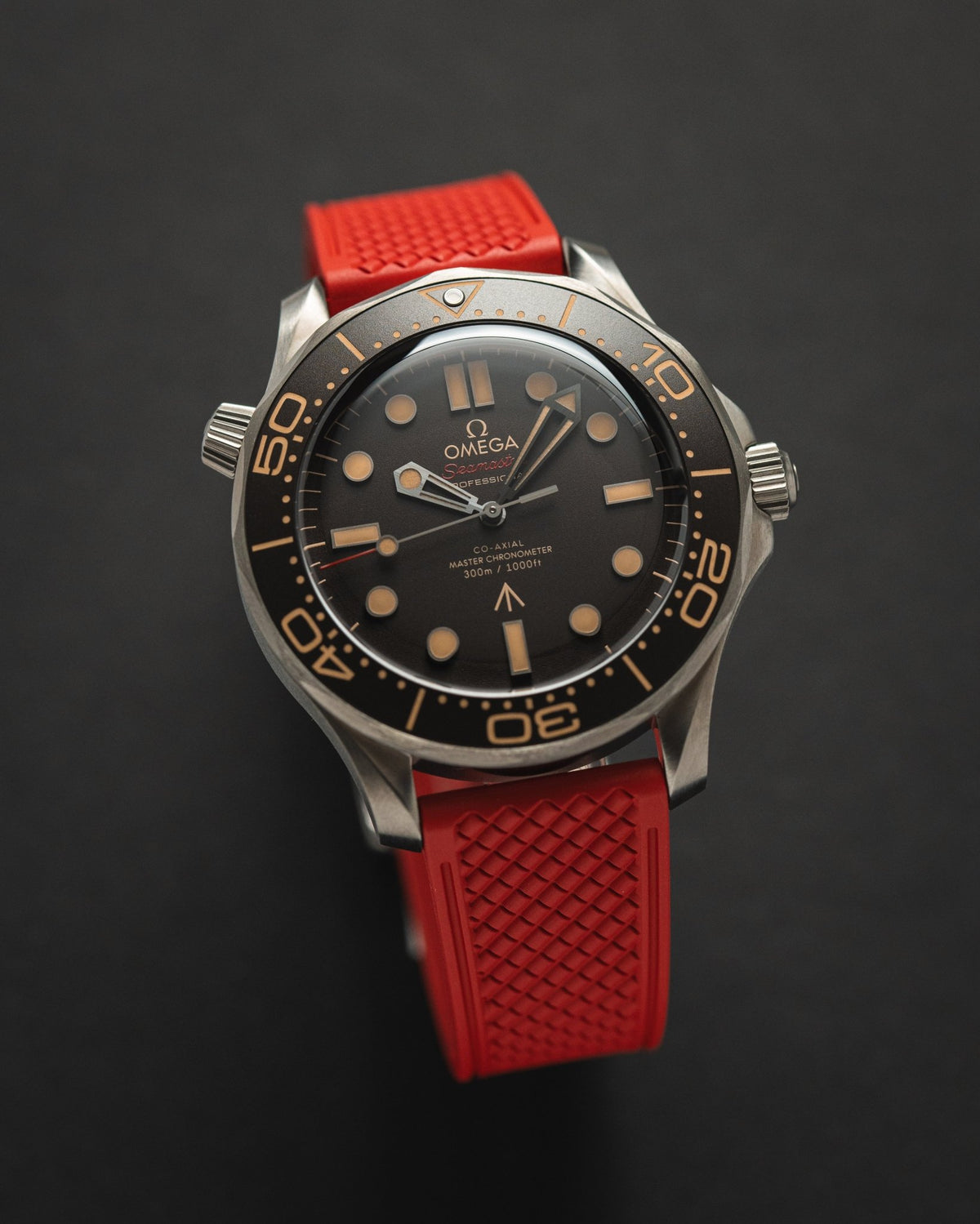Red Checkered Vulcanized FKM Rubber Watch Strap | Quick Release